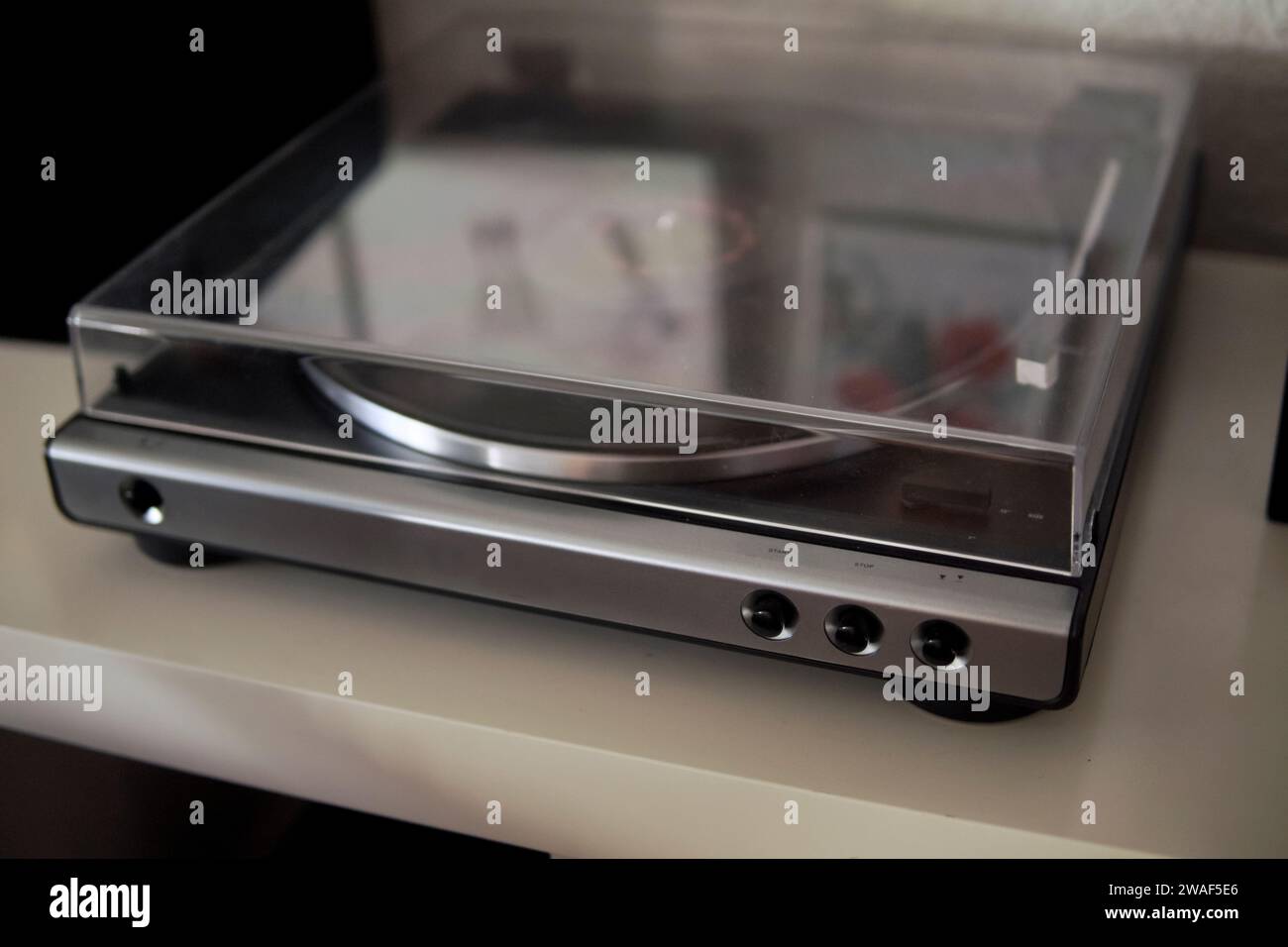 Musical turntable hi-res stock photography and images - Alamy