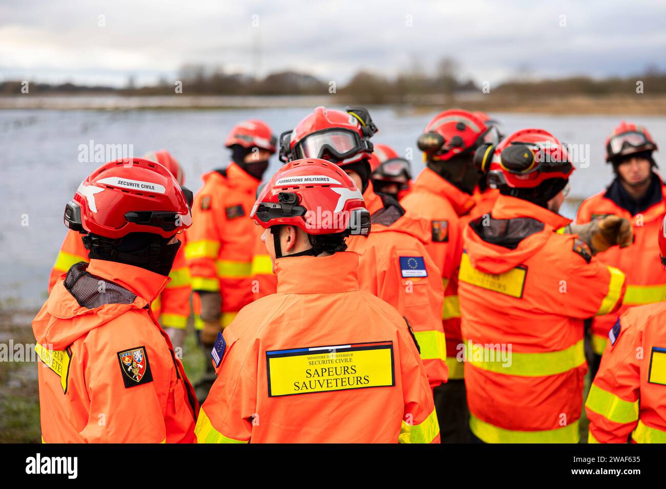 04 January 2024, Lower Saxony, Winsen (Aller): French civil defense ...