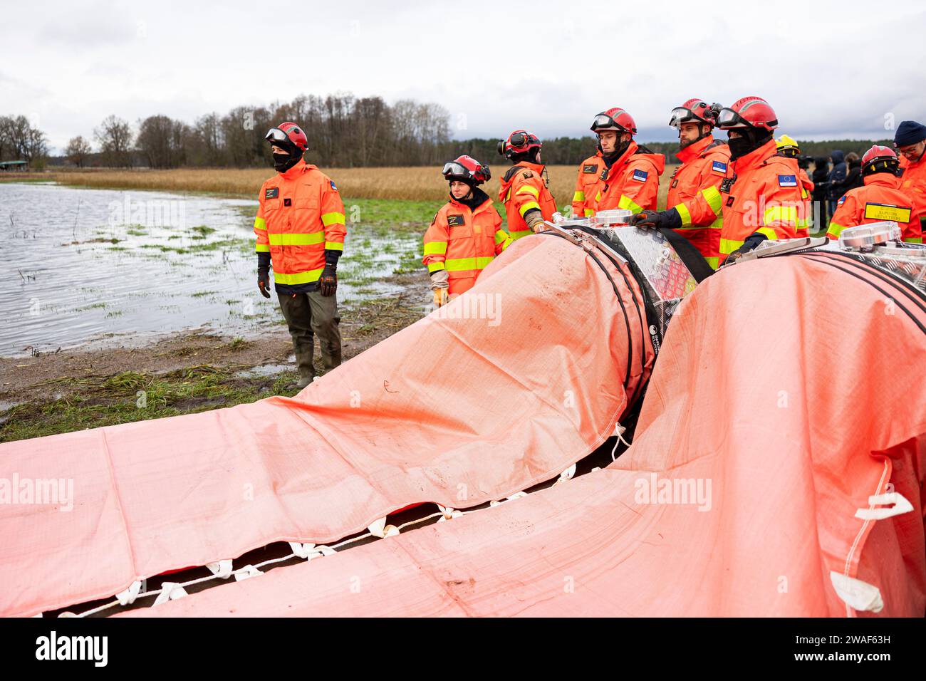 Team dike hi-res stock photography and images - Alamy