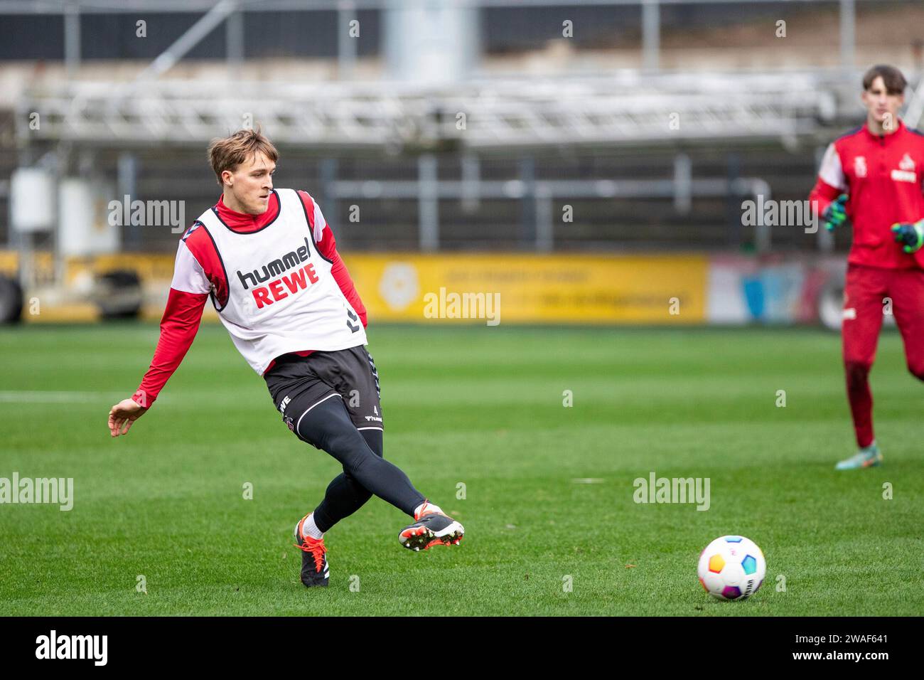 Koeln, Deutschland. 04th Jan, 2024. Timo Huebers (1.FC Koeln, 4) mit dem Ball 1. FC K?ln ...