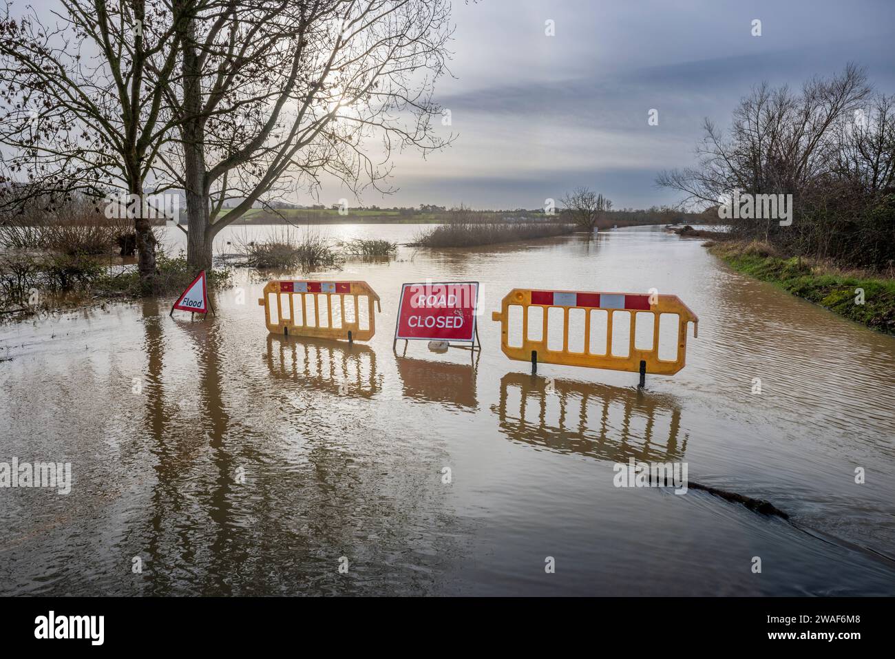 The flooded River Avon on the road to Eckington bridge in January 2024 ...