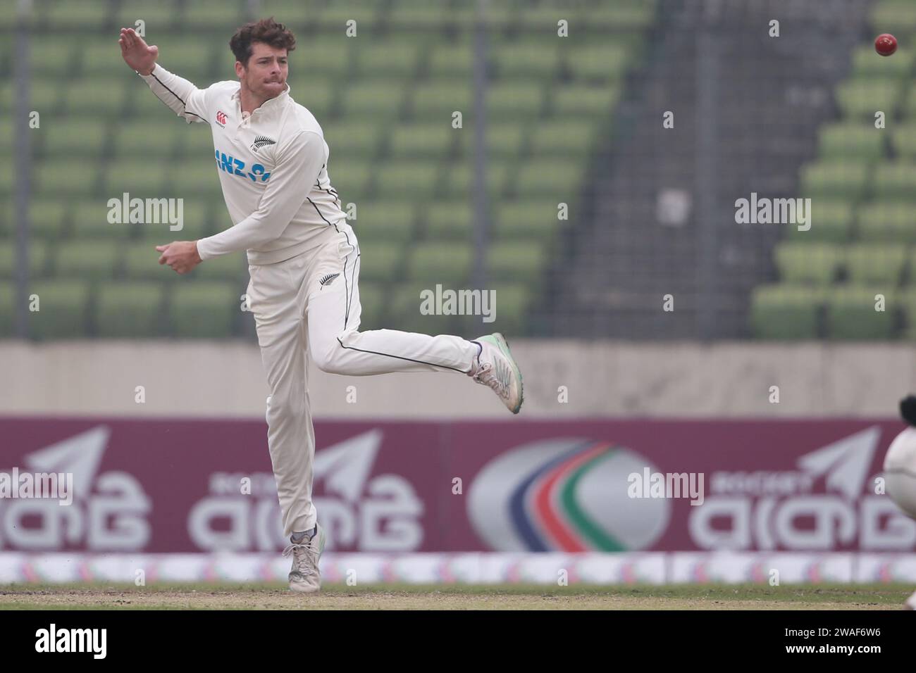 New Zealand spin bowler Mitchell Santner bowl during Bangladesh-New ...