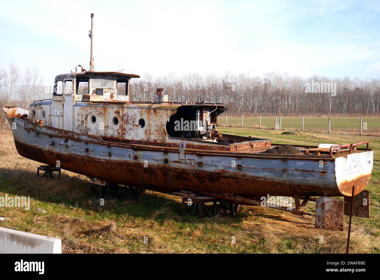 Old boat river hi-res stock photography and images - Alamy
