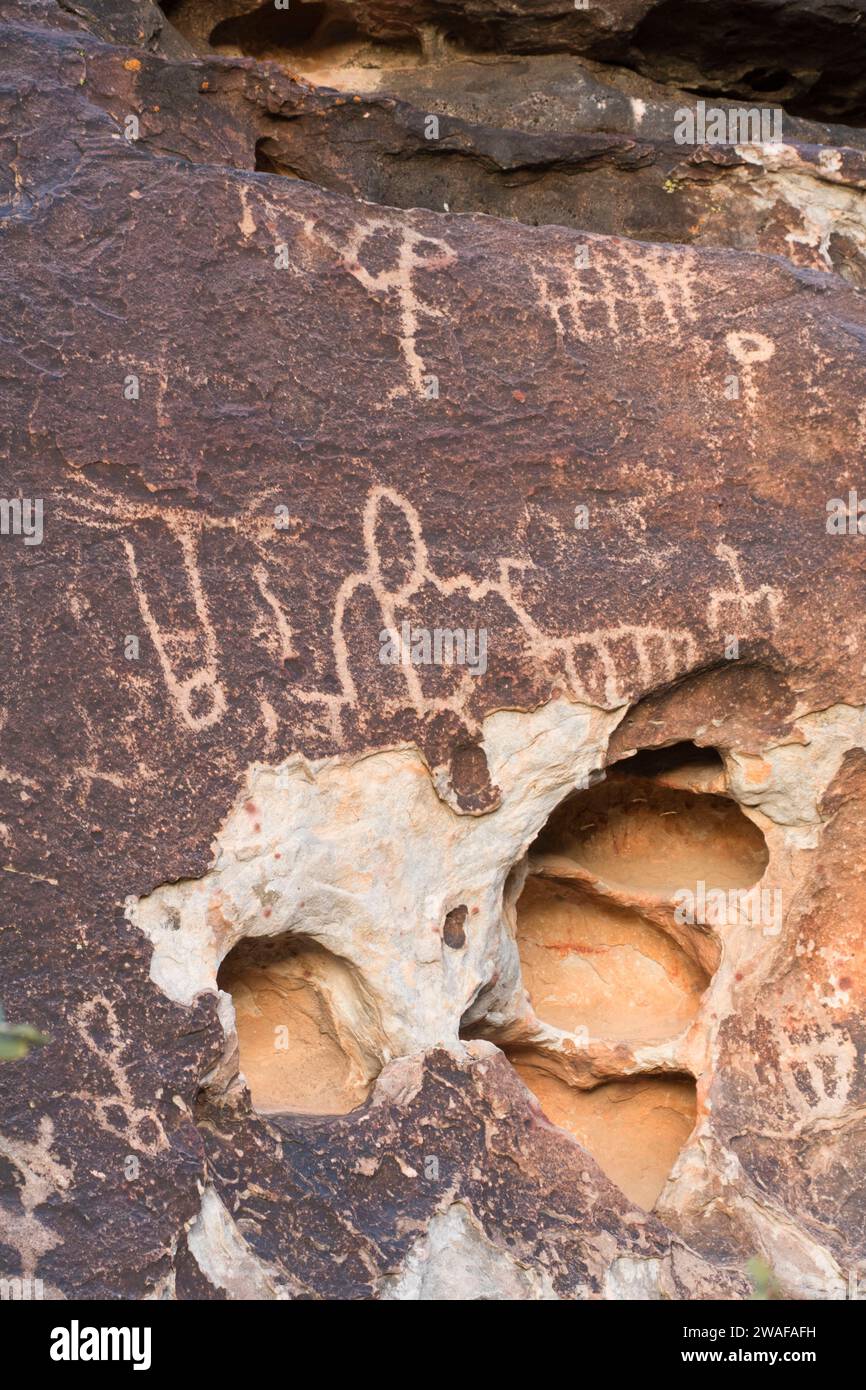 Petroglyphs on Petroglyph Wall Trail, Red Rock Canyon National ...