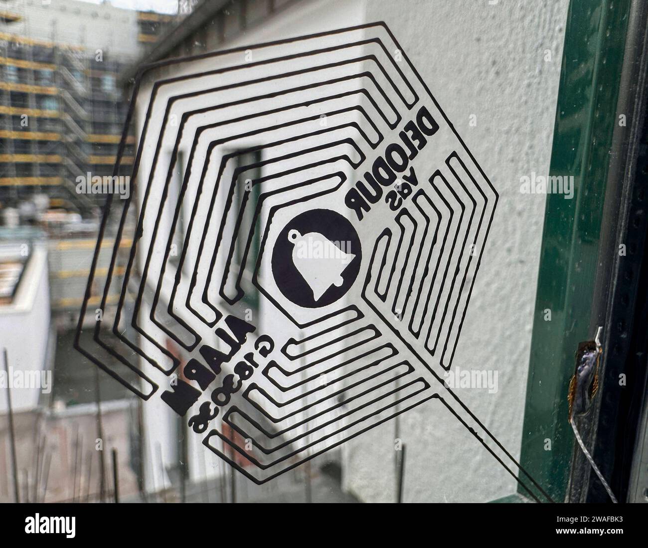 Fenster mit einbruchhemmenden Glas, elektrische Leiterschleife ...
