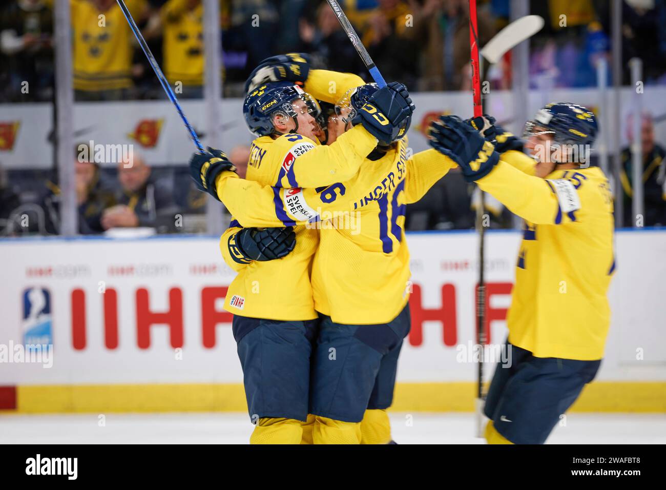 GOTHENBURG, SVERIGE 20240104Sweden's Theo Lindstein (#9, L) celebrates ...