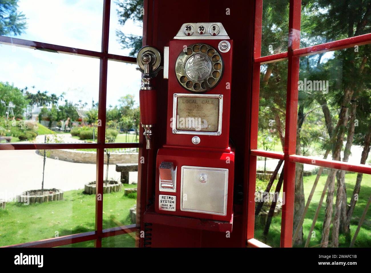 Antique british red telephone hi-res stock photography and images - Alamy