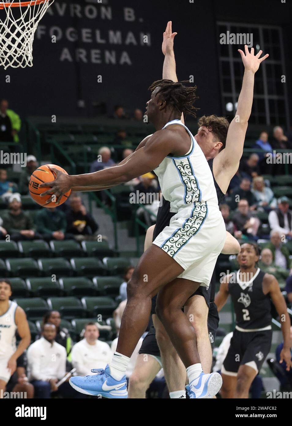 New Orleans, USA. 03rd Jan, 2024. Tulane Green Wave guard Sion James (1 ...
