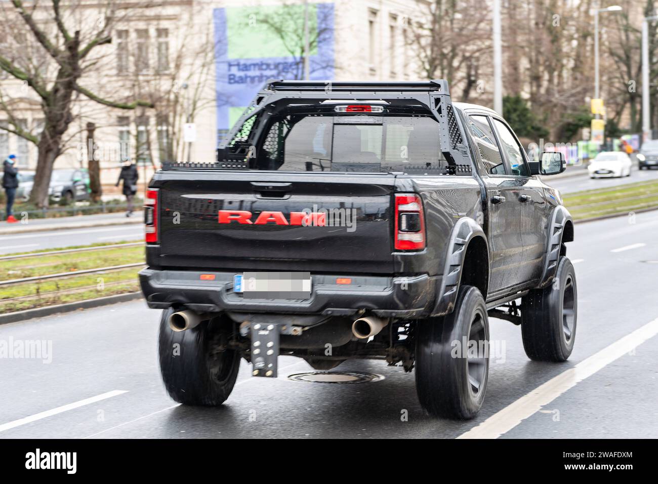04.01.2024,Berlin,SUV Dodge RAM *** 04 01 2024,Berlin,SUV Dodge RAM ...