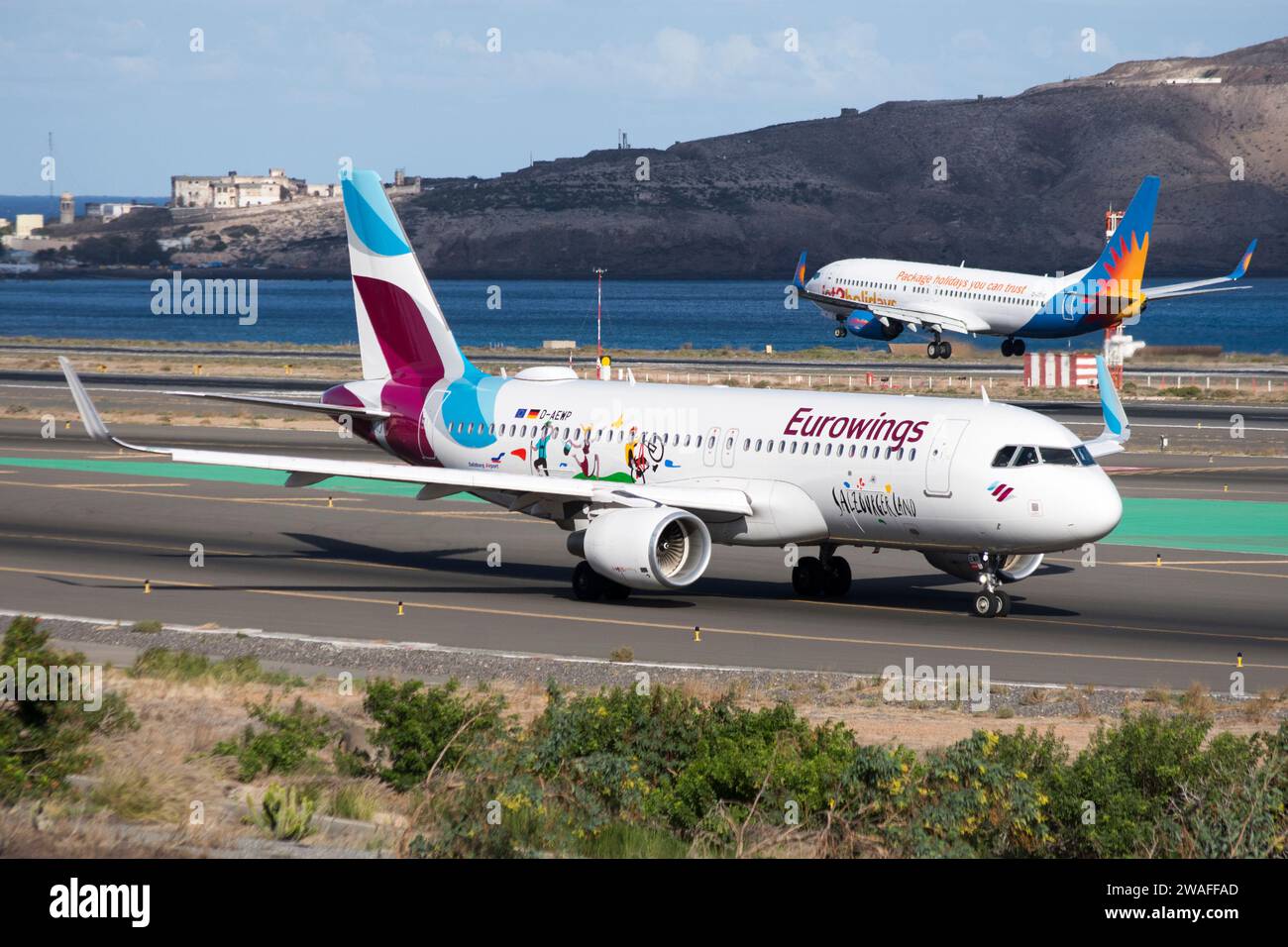 Avión de pasajeros airbus eurowings hi-res stock photography and images ...