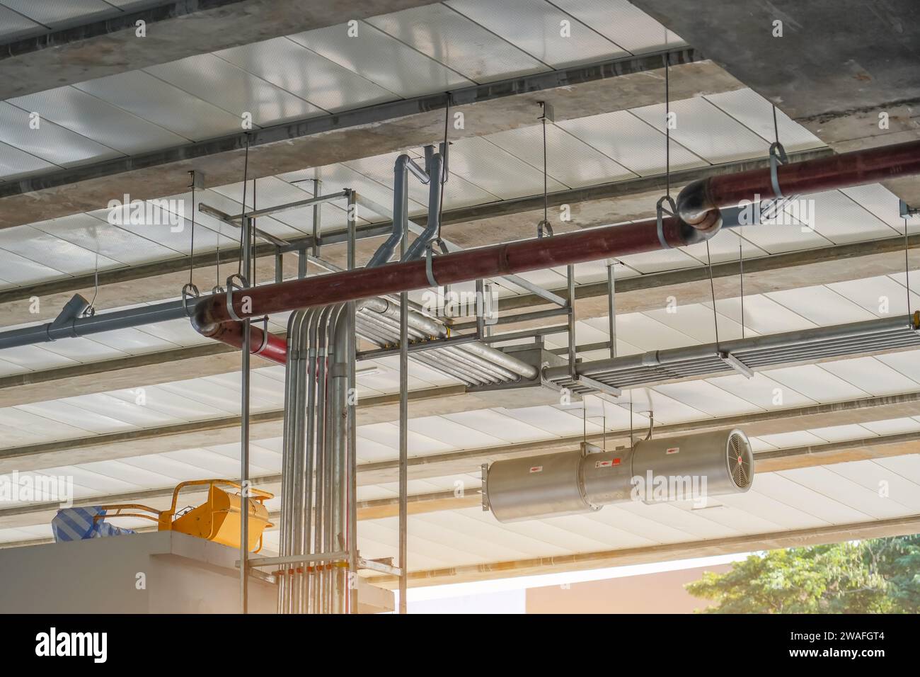 Ceiling with water supply and drainage communication pipes under the ...