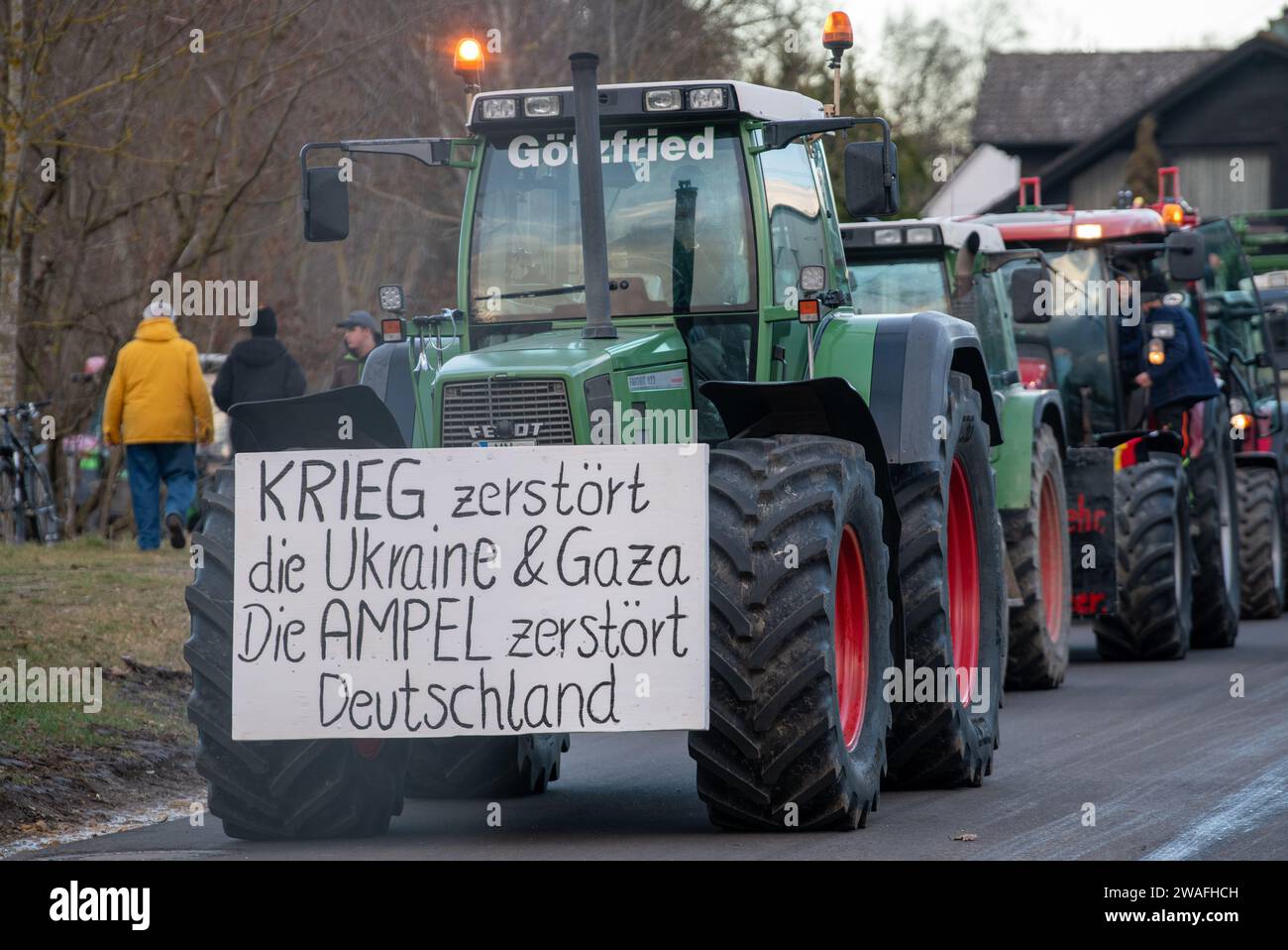 04 January 2024, Bavaria, Günzburg: A farmer demonstrates at a farmers ...