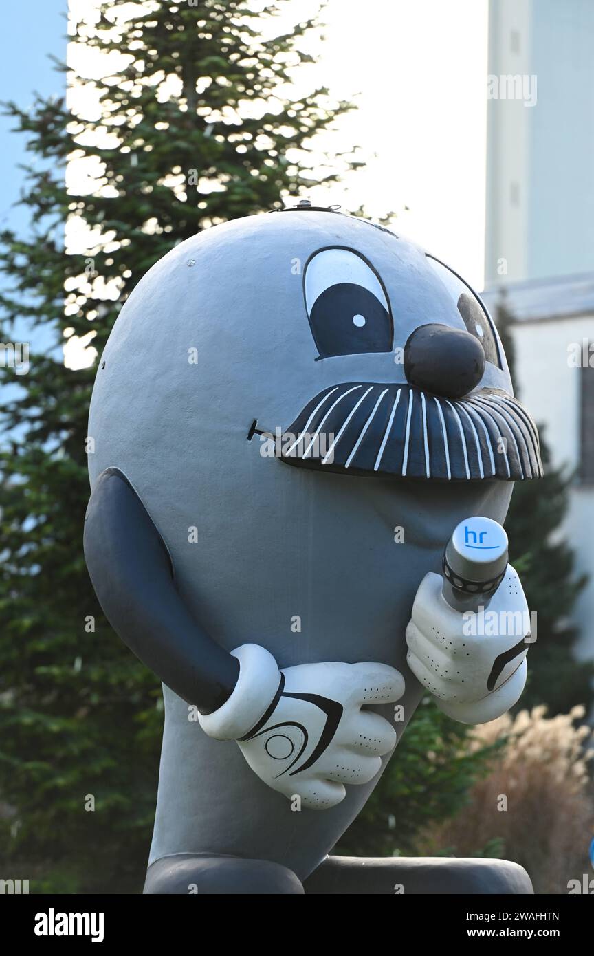 Onkel Otto vor dem Hessischen Rundfunk in der Bertramwiese 8 in ...