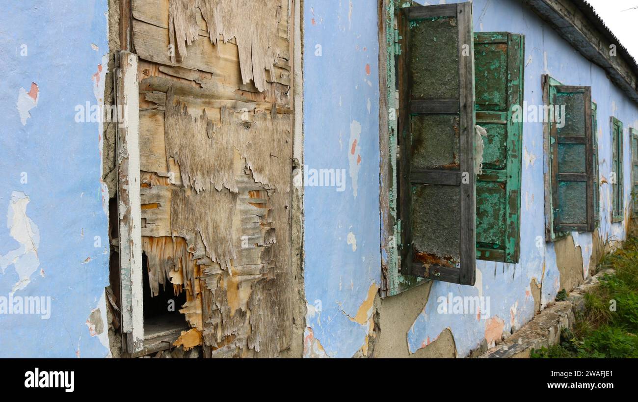 Receding windows hi-res stock photography and images - Alamy
