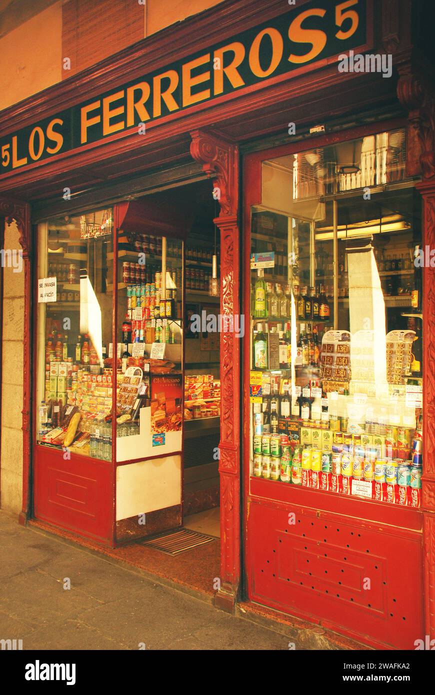 Food storefront hi-res stock photography and images - Alamy