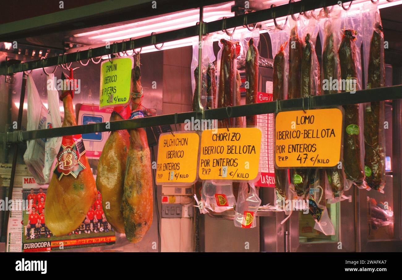 Shop front madrid spain hi-res stock photography and images - Alamy