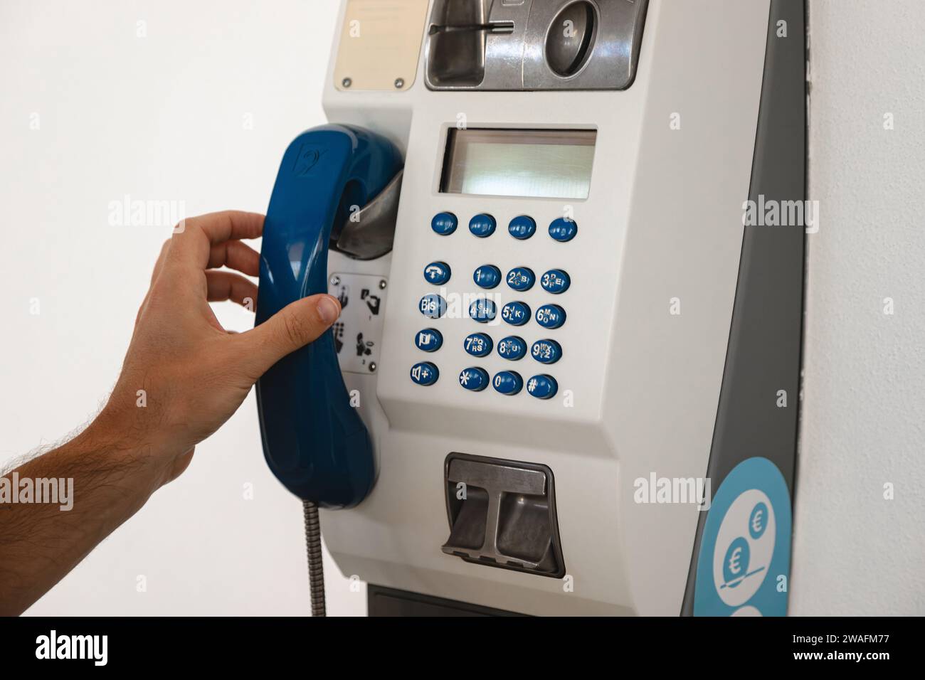 Close hand holding old phone hi-res stock photography and images - Alamy
