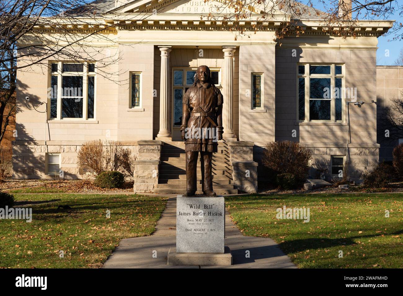 Andrew small sculpture hi-res stock photography and images - Alamy