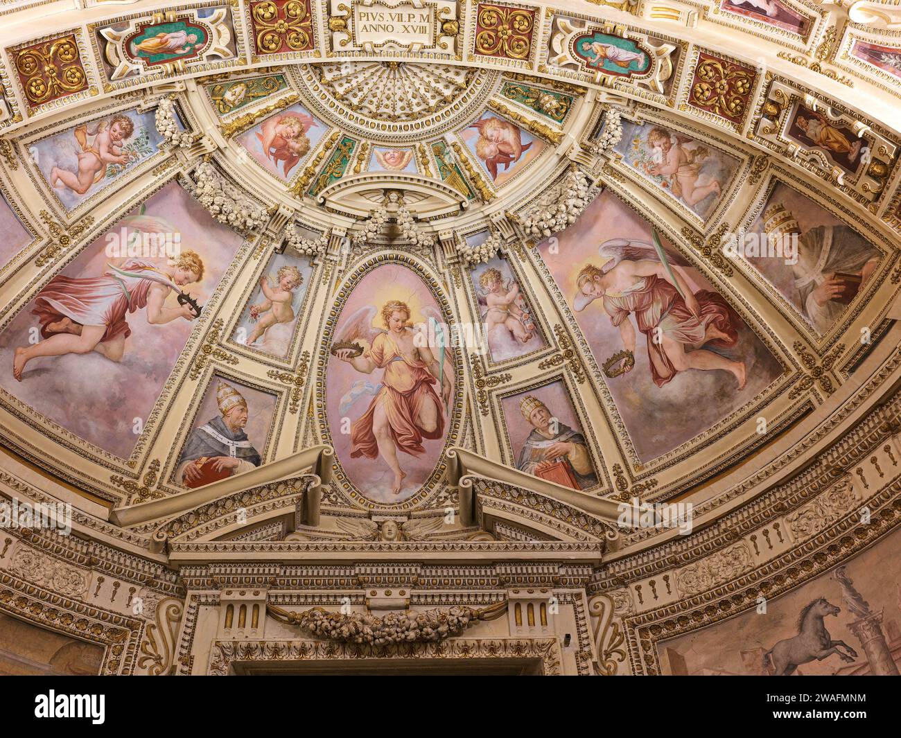 Cupola vatican hi-res stock photography and images - Alamy