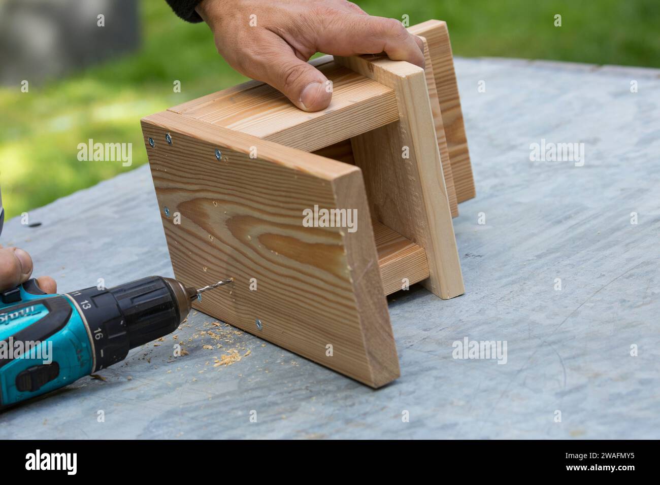 Futterhäuschen für Eichhörnchen selber bauen, Futterhaus, Futterkasten ...