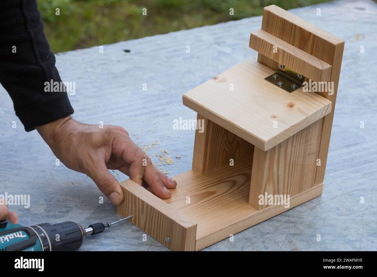 Futterhäuschen für Eichhörnchen selber bauen, Futterhaus, Futterkasten ...