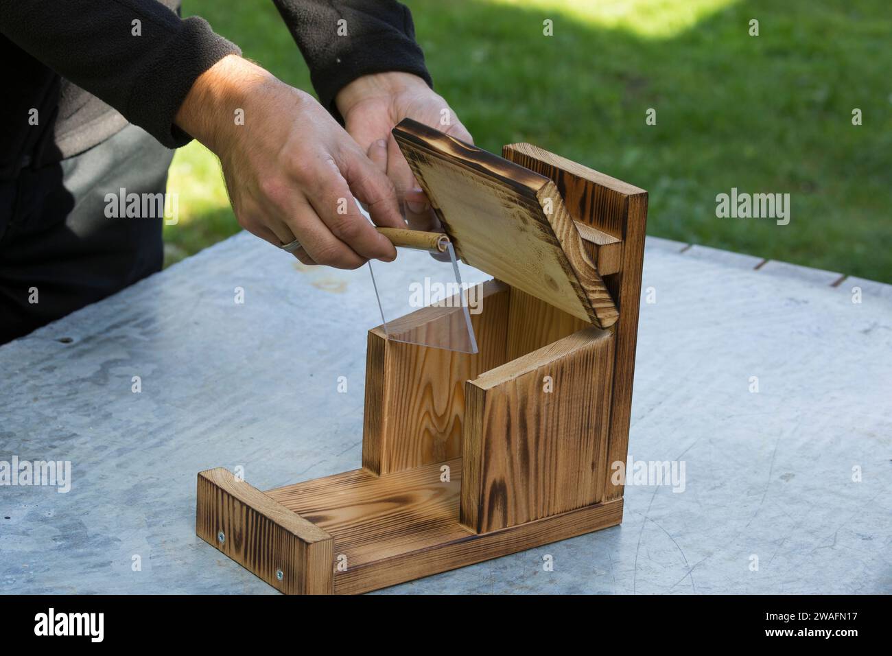 Futterhäuschen für Eichhörnchen selber bauen, Futterhaus, Futterkasten ...