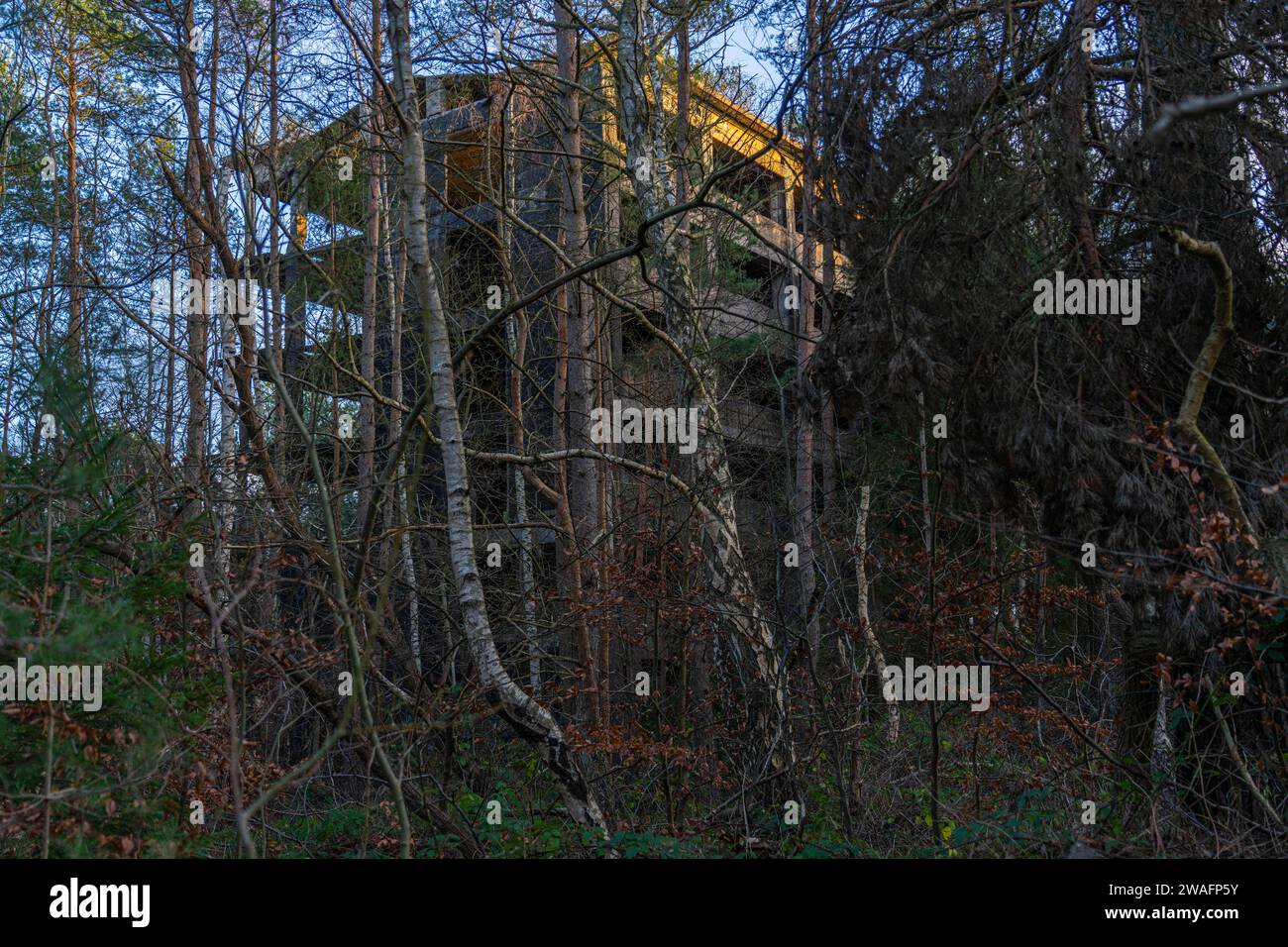 Ruinen des in der Nazizeit gebauten Kraft durch Freude Objektes in ...