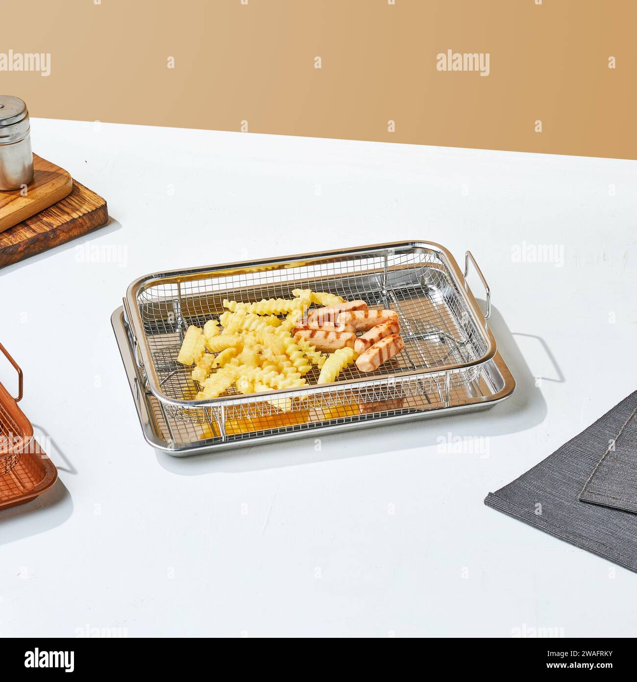 Oil tray hi-res stock photography and images - Alamy