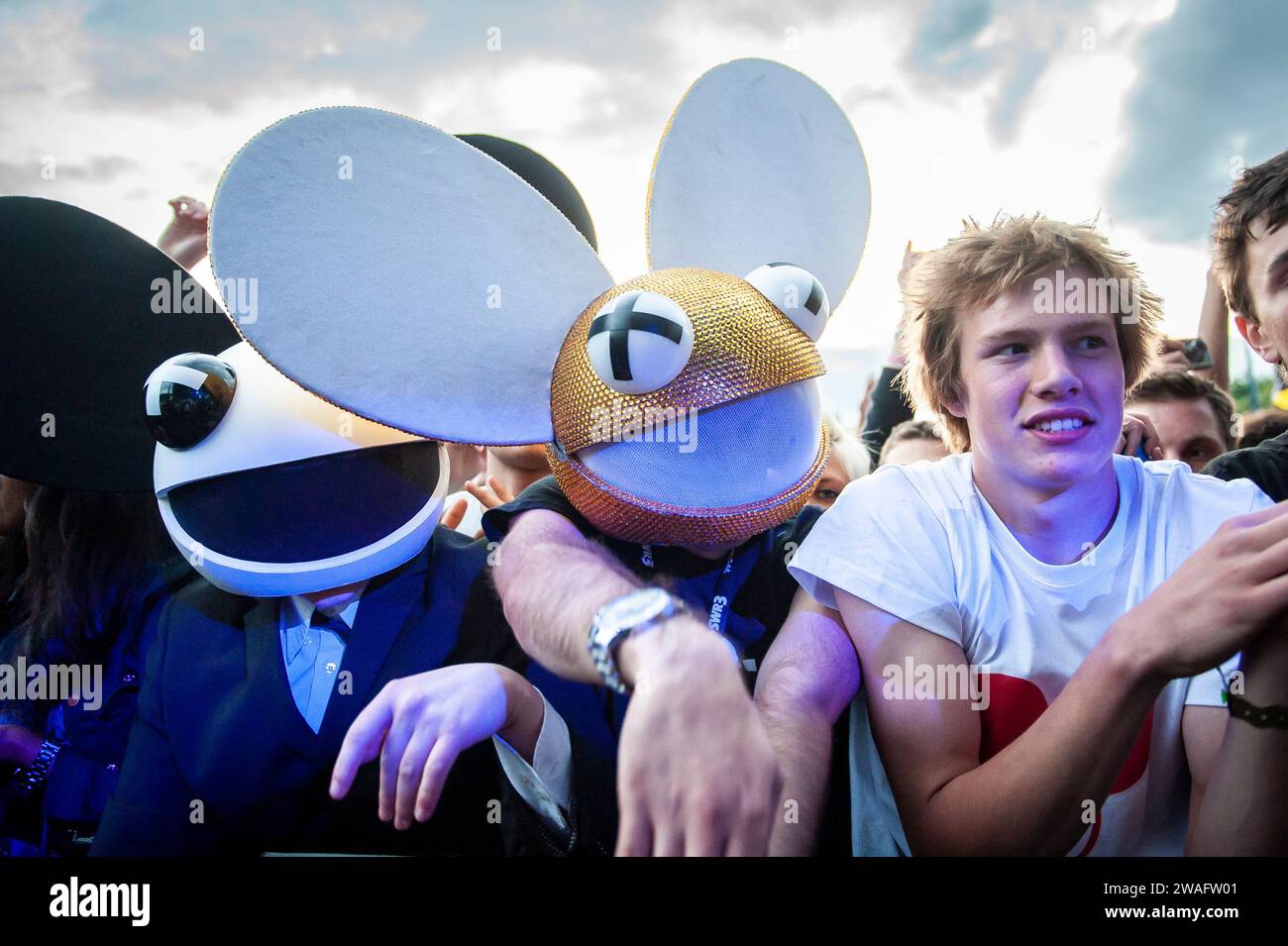 Deadmau5 mask hi-res stock photography and images - Alamy