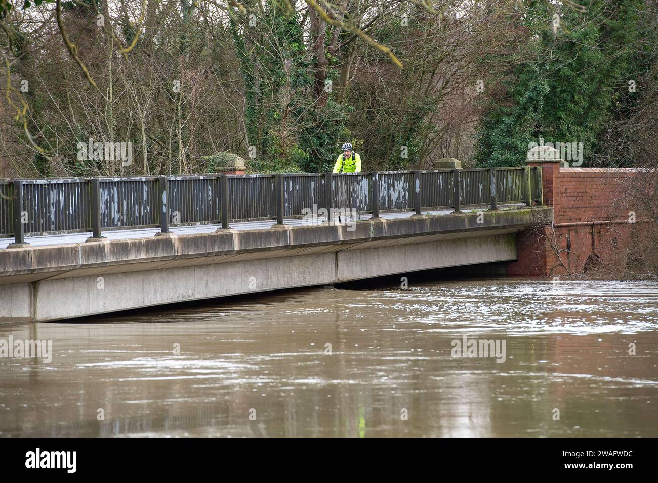 Sonning, Berkshire, UK. 4th January, 2024. The River Thames almost ...