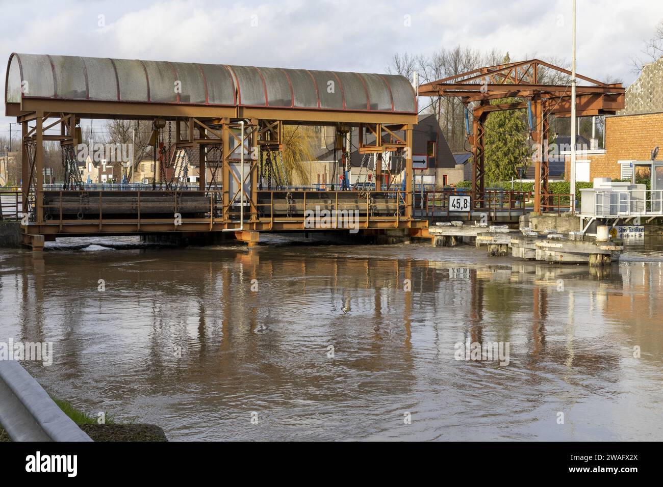 Affligem, Belgium. 04th Jan, 2024. Illustration picture shows the weir ...