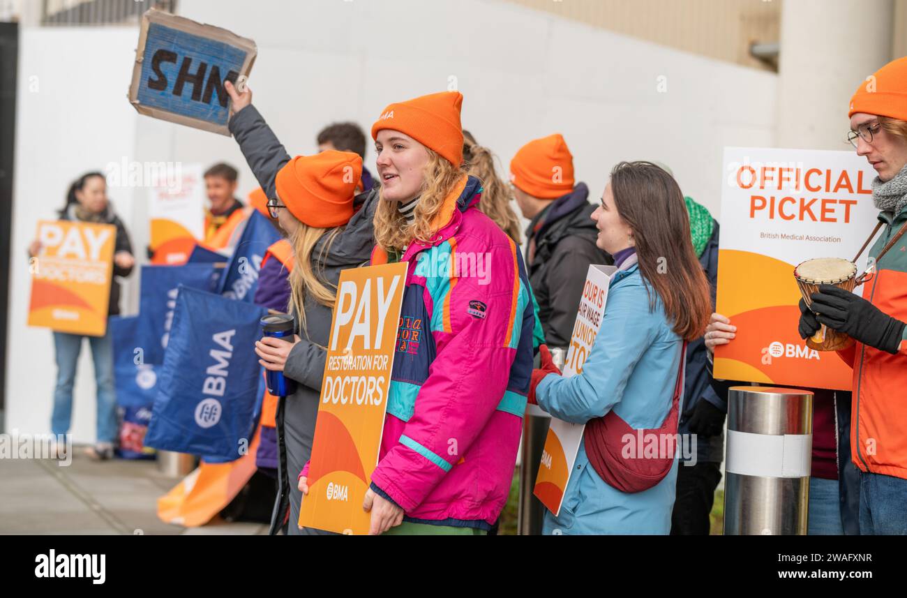 Junior Doctors begin a 6 day strike over pay and conditions outside The ...