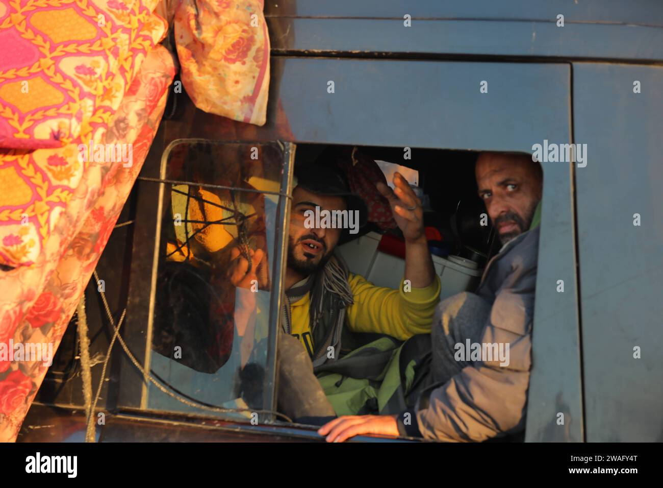 Palestinian families fleeing from Nusairat and Maghzi in the central ...
