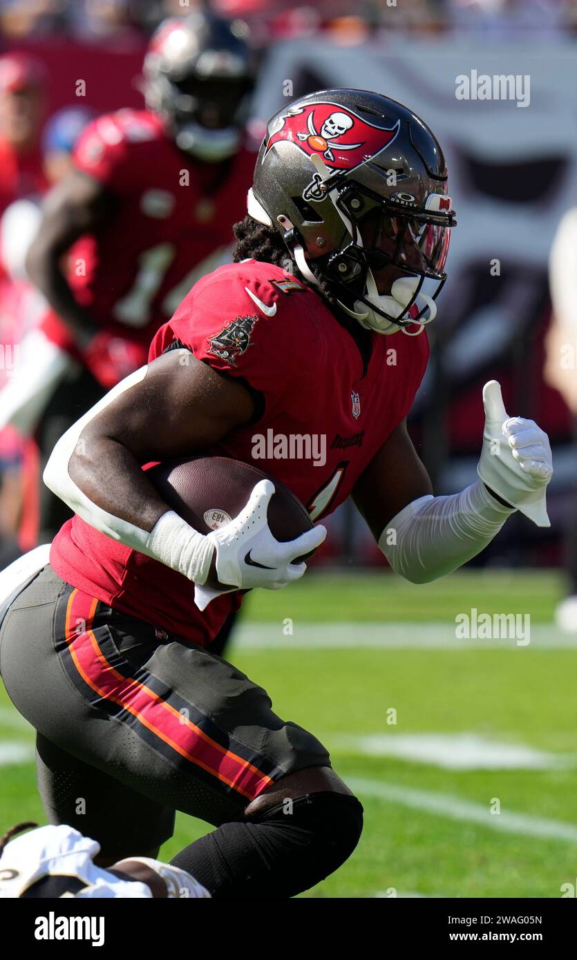 Tampa Bay Buccaneers running back Rachaad White (1) runs against the ...