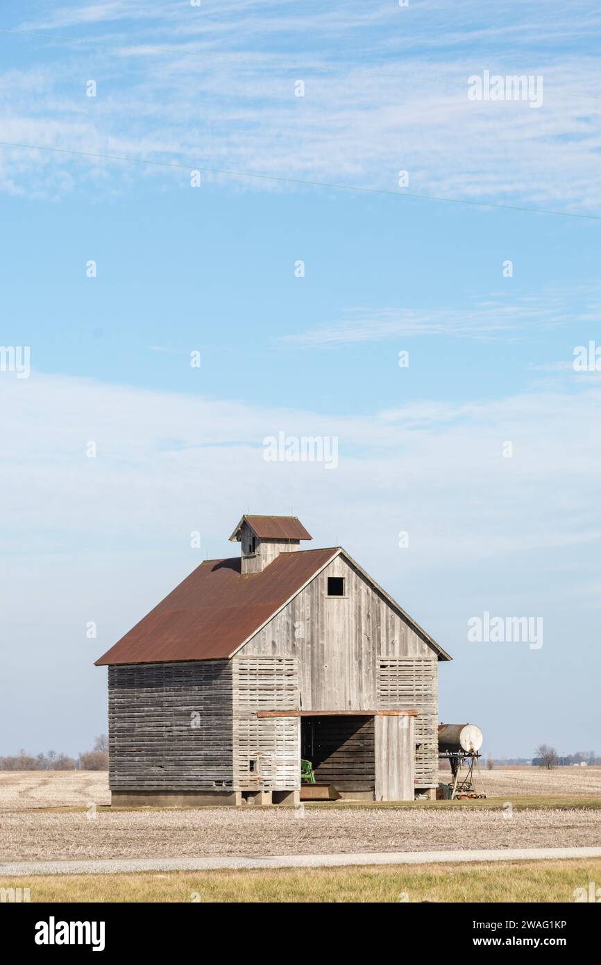 Corn Crib style barn in rural Livingston county, Illinois, USA Stock ...