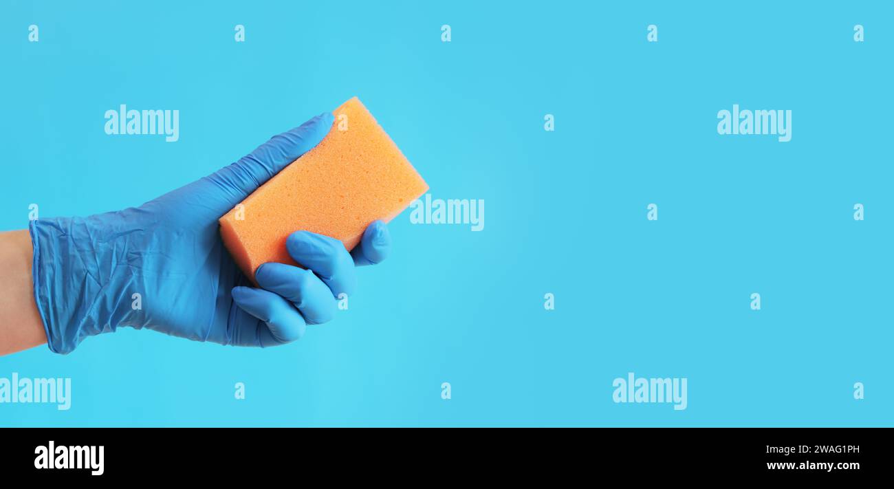 Sponge clean dishes hi-res stock photography and images - Alamy