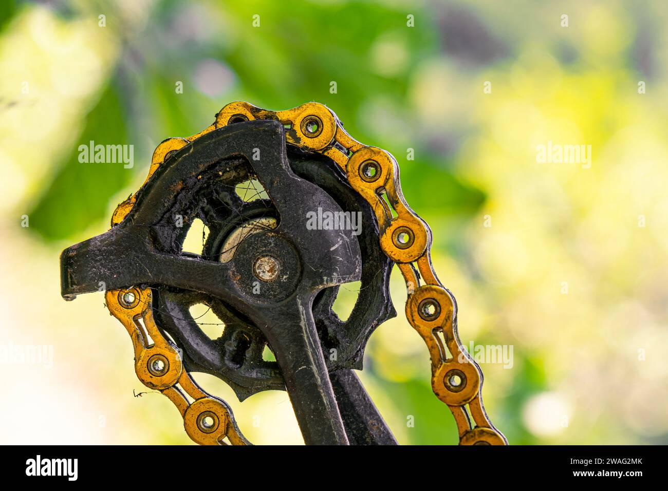 Dirty greasy gear chain linkage from a mountain bike Stock Photo - Alamy