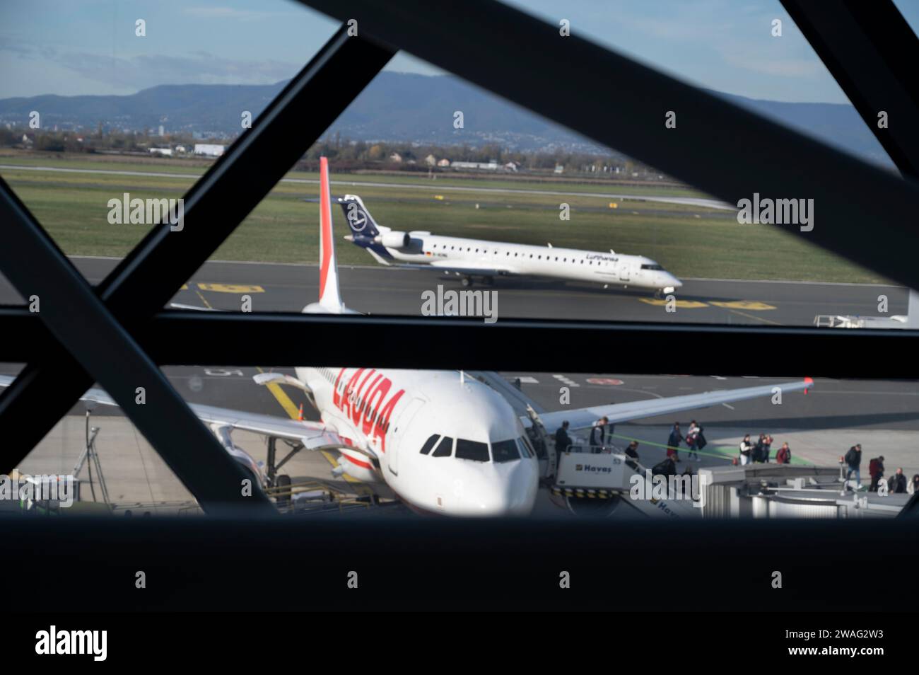 Load waiting hi-res stock photography and images - Alamy