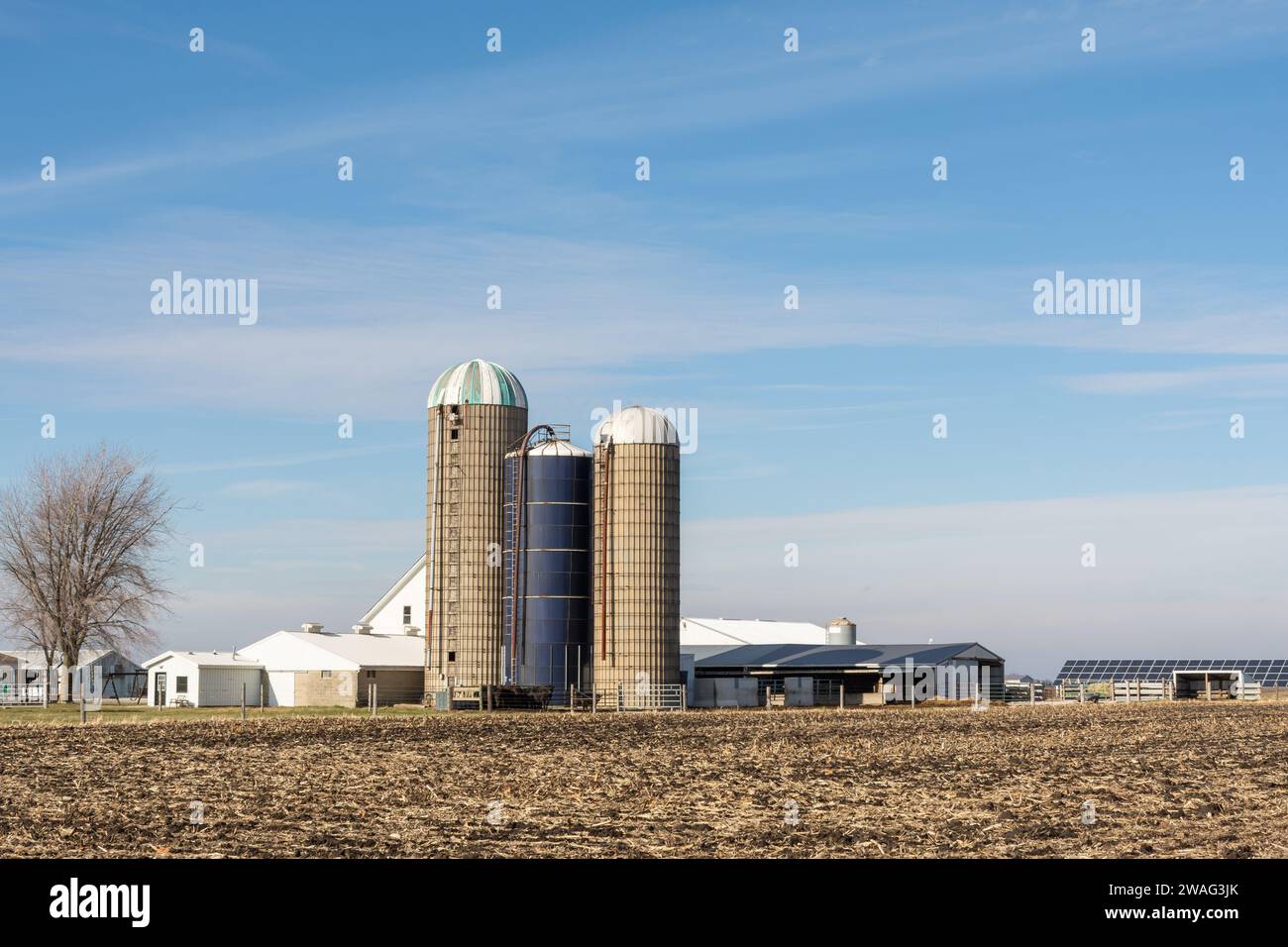 Including silos and barns hi-res stock photography and images - Alamy