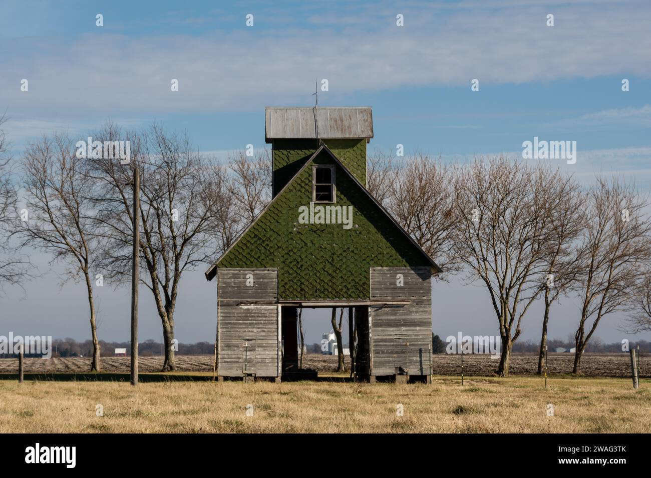 Corn Crib style barn in rural Livingston county, Illinois, USA Stock ...