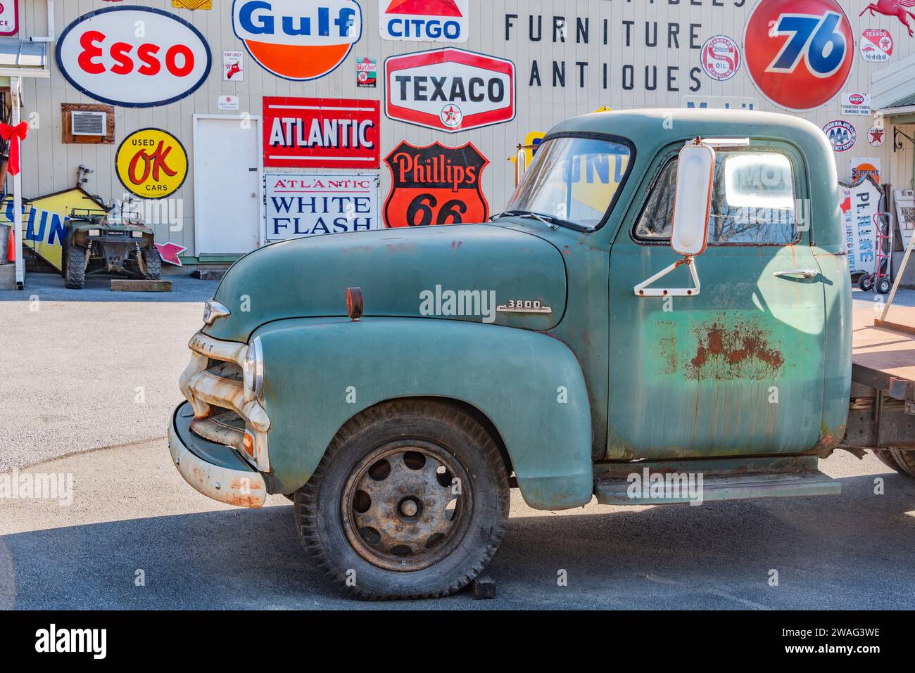 Pickup truck as signage hi-res stock photography and images - Alamy