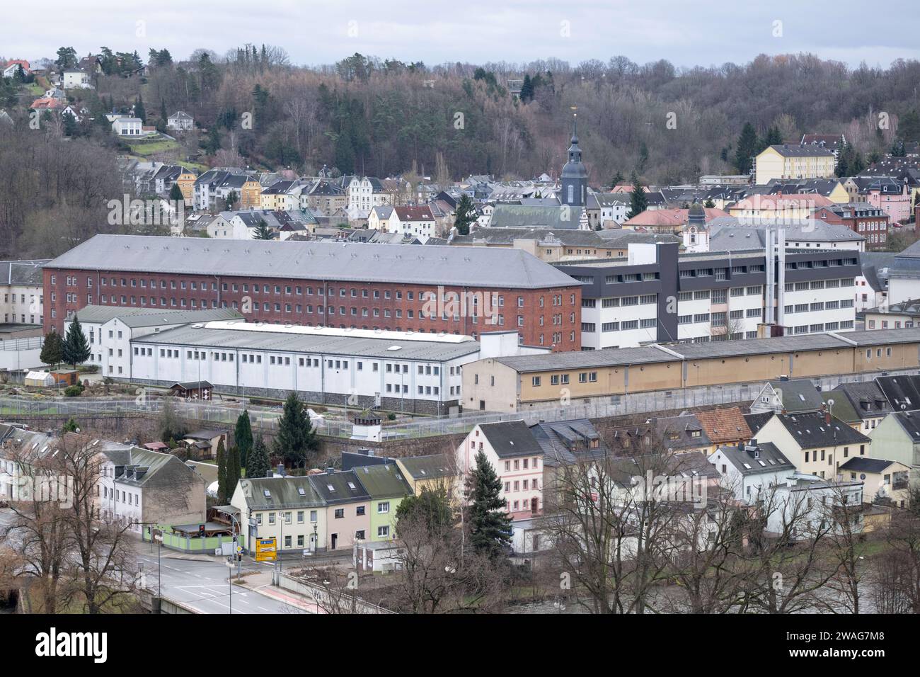 Waldheim, Germany. 04th Jan, 2024. A wall surrounds the Waldheim prison ...