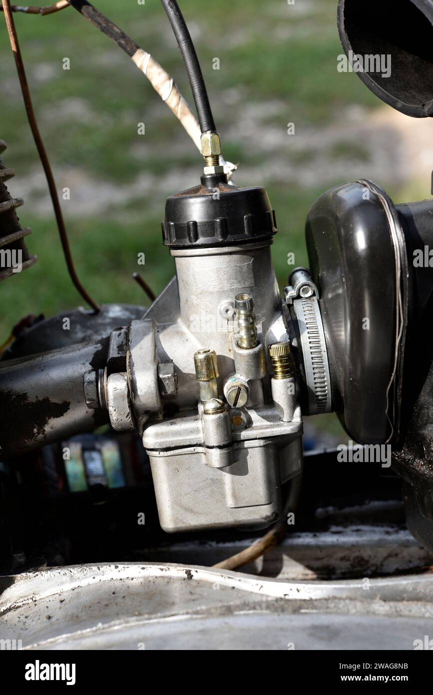 Repair of an old motorcycle. Disassembly of the carburetor. Internal ...