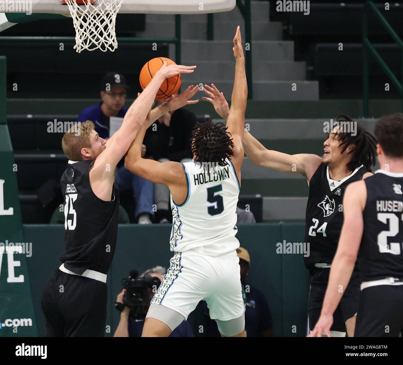 New Orleans, USA. 03rd Jan, 2024. Tulane Green Wave forward Collin ...