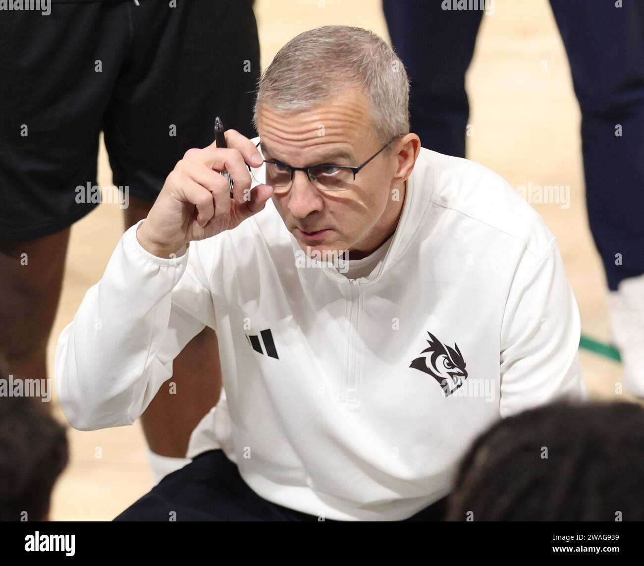 New Orleans, USA. 03rd Jan, 2024. Rice Owls head coach Scott Pera talks ...