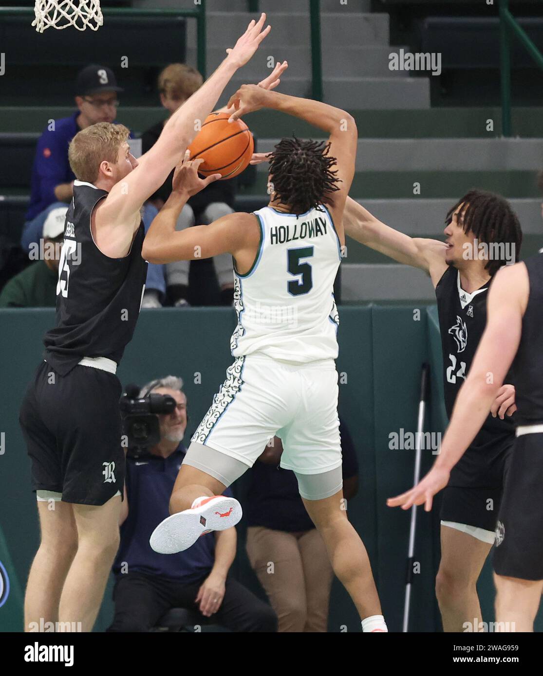 New Orleans, USA. 03rd Jan, 2024. Tulane Green Wave forward Collin ...
