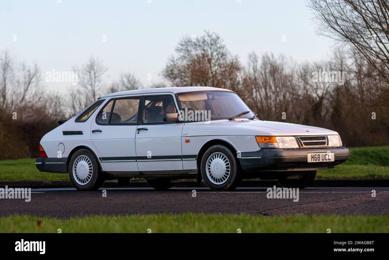 Stony Stratford,UK Jan 1st 2024. 1991 white Saab 900 car arriving at ...