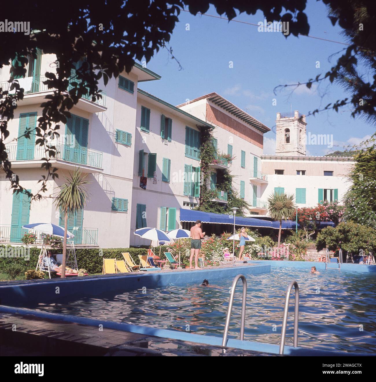 1960s hotel swimming pool hi-res stock photography and images - Alamy