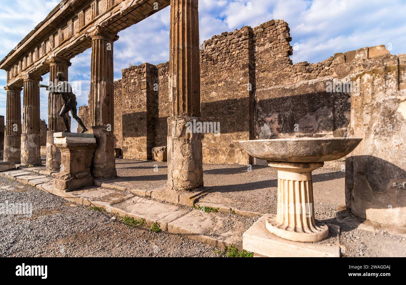 Apollon statue bronze hi-res stock photography and images - Alamy