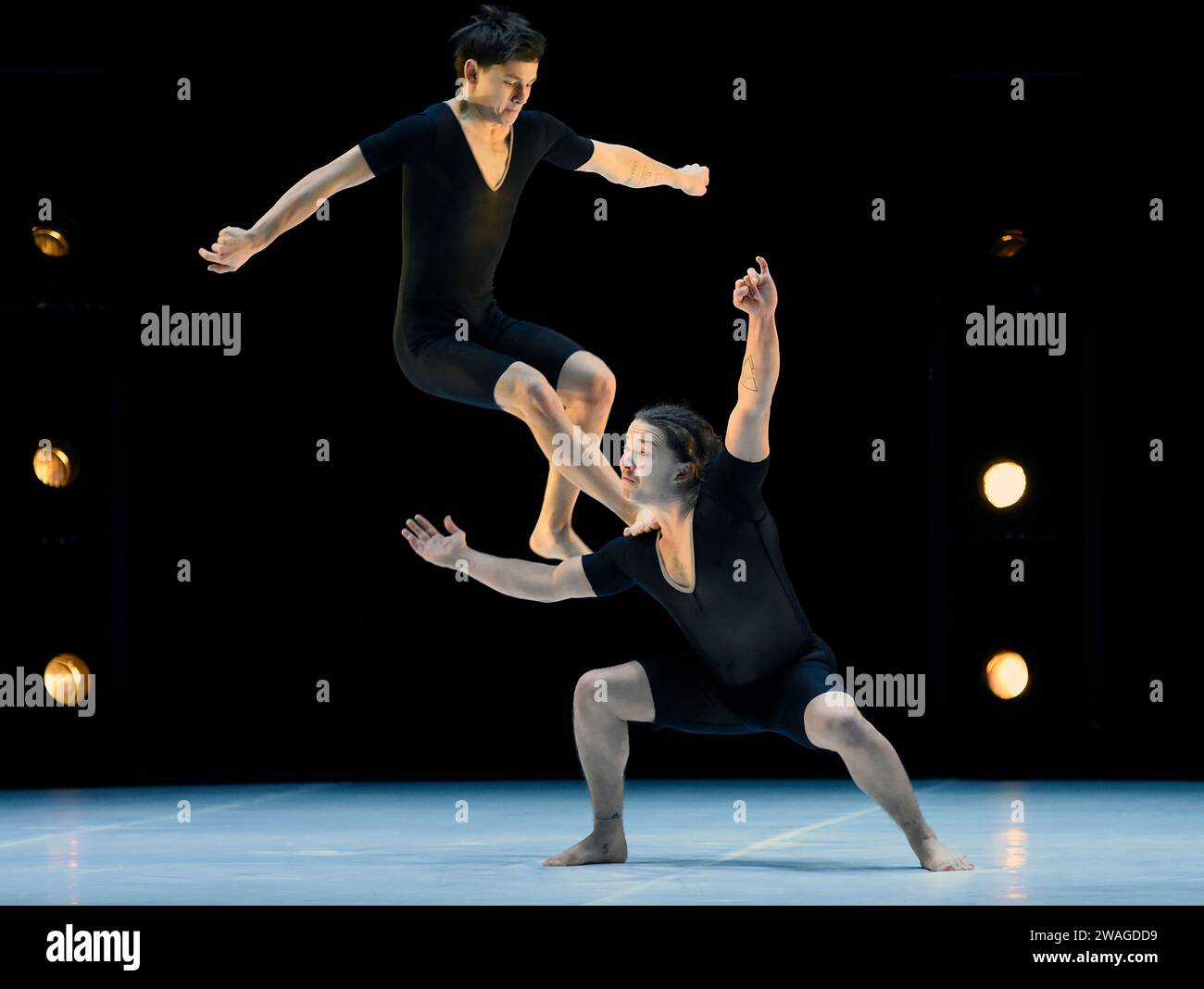 Contemporary circus company circa hi-res stock photography and images ...